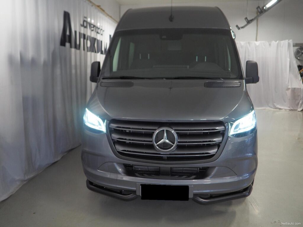 MB Sprinter W907 2018-, Design etuhelman alaputket (puolikiiltävä musta ...